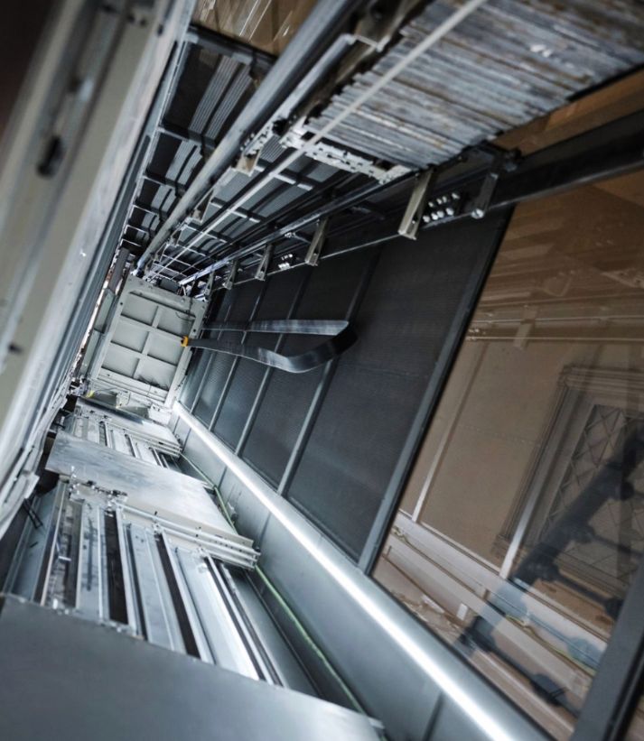 How to safely clean elevator guide rails and when it should be done by ...